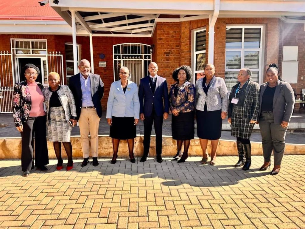 Lekwene belê vergadering met leierskap van die Suid-Afrikaanse Raad van ...